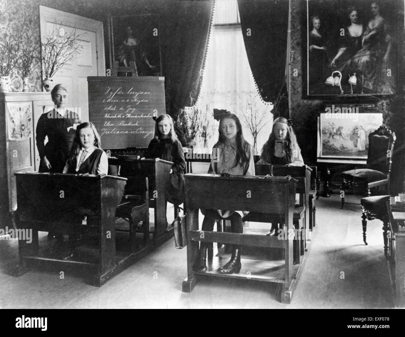 School princess hi-res stock photography and images - Alamy