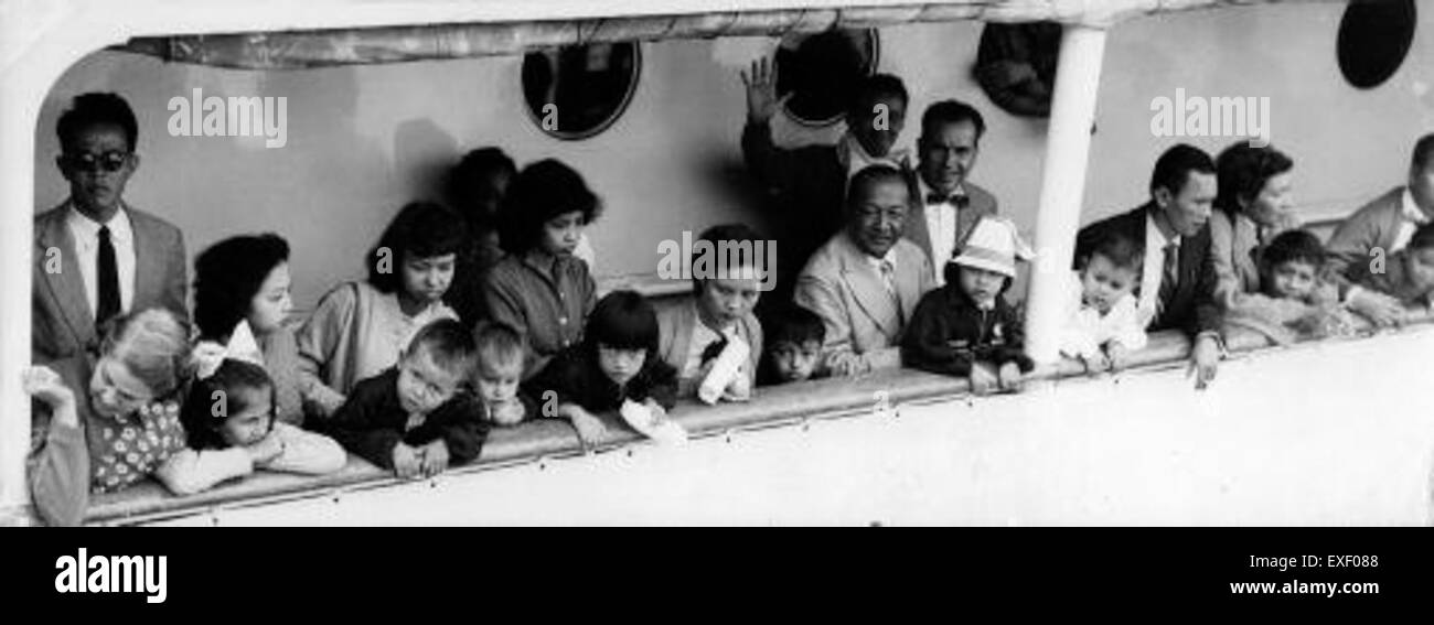 This piece of art, titled 'Repatrianten,' depicts the historical moment ...