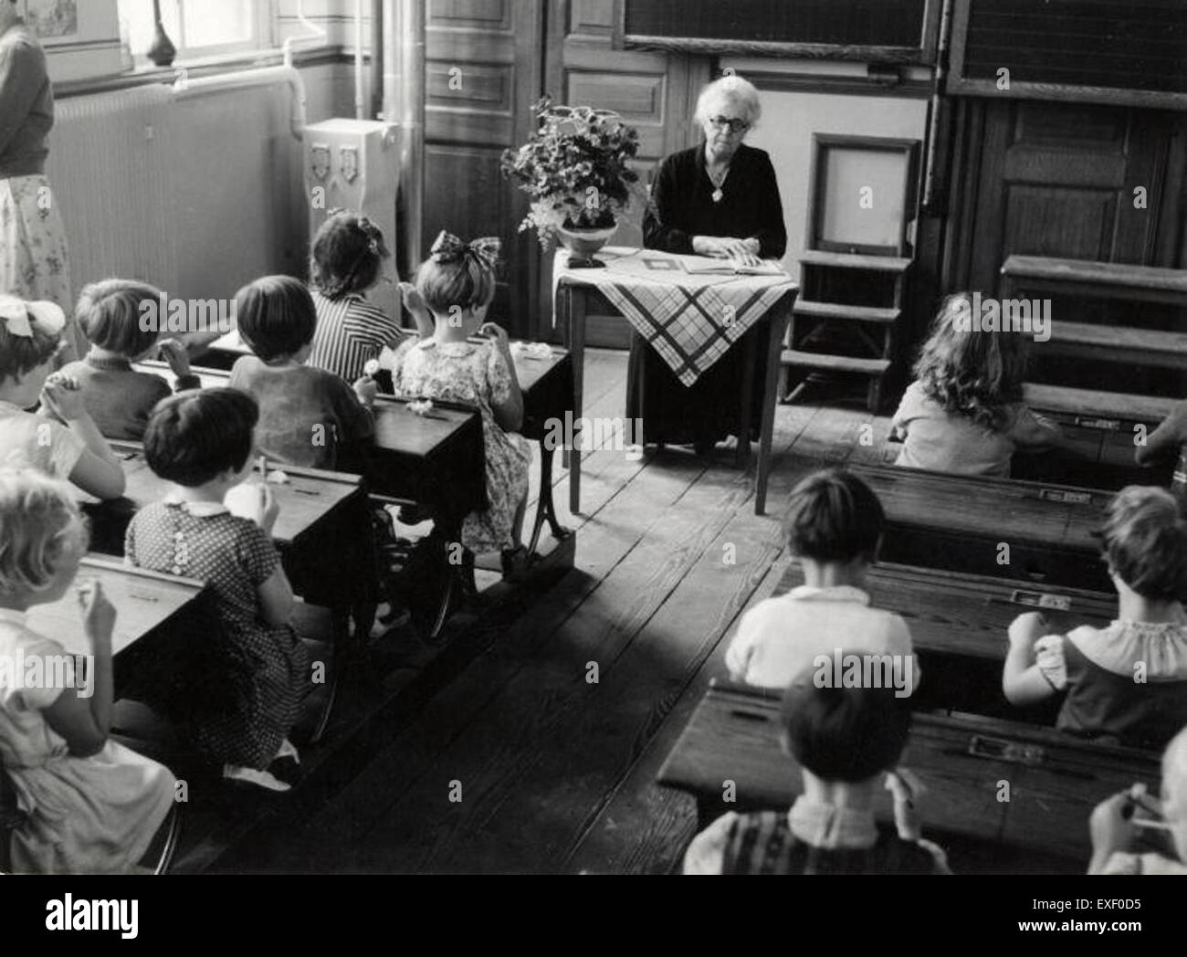 1950s classroom hi-res stock photography and images - Alamy