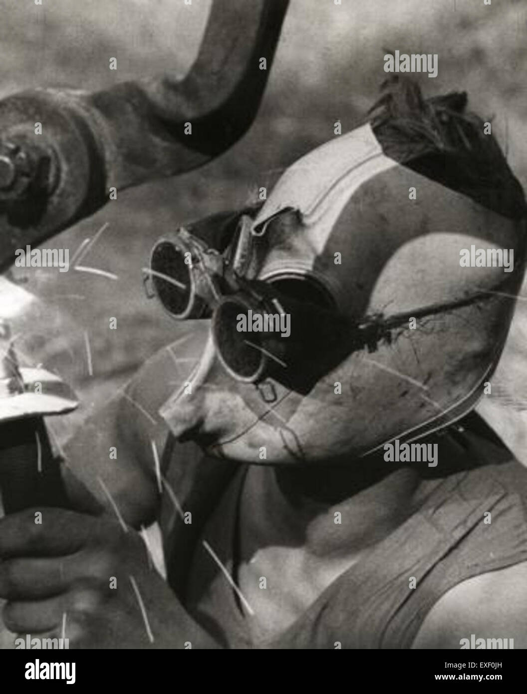 Soldiers welding hi-res stock photography and images - Alamy