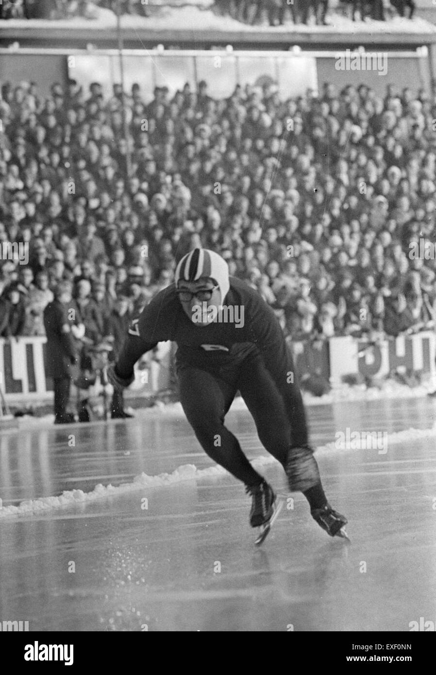 This image captures a moment during the 500m race at the World Speed ...