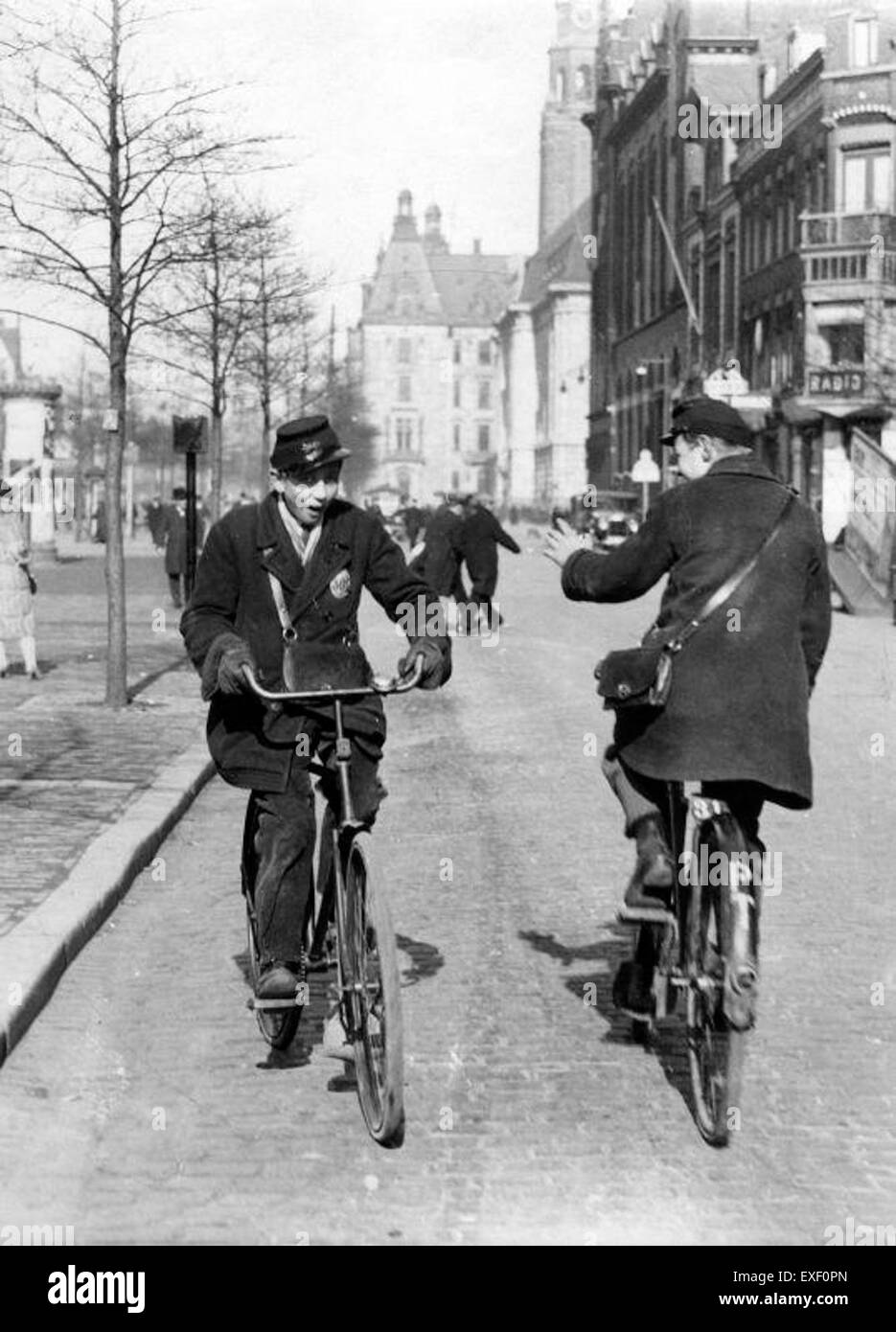 The *Telegrambestellers* were individuals responsible for delivering ...