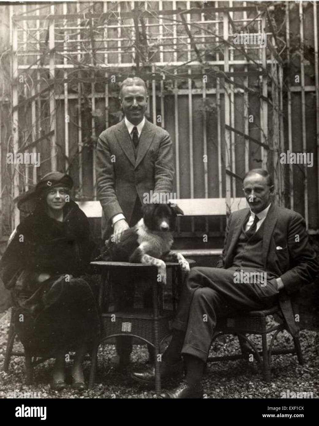 Captain J. Finch, a member of the Mount Everest expedition in 1922, is ...