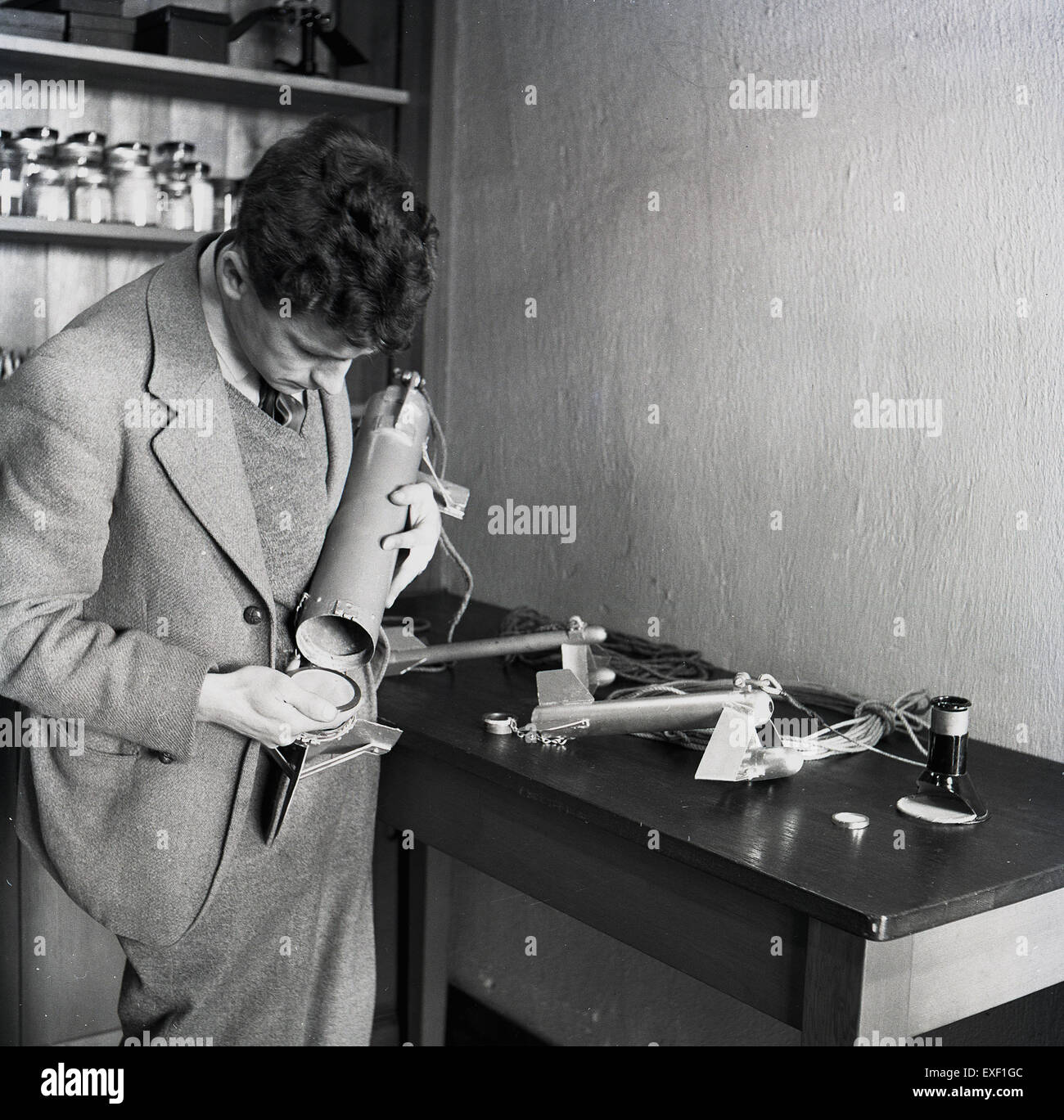 1950s historical male working hi-res stock photography and images - Alamy