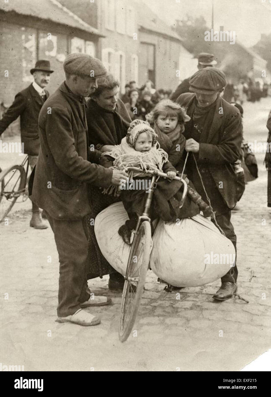 European wartime displacement hi-res stock photography and images - Alamy