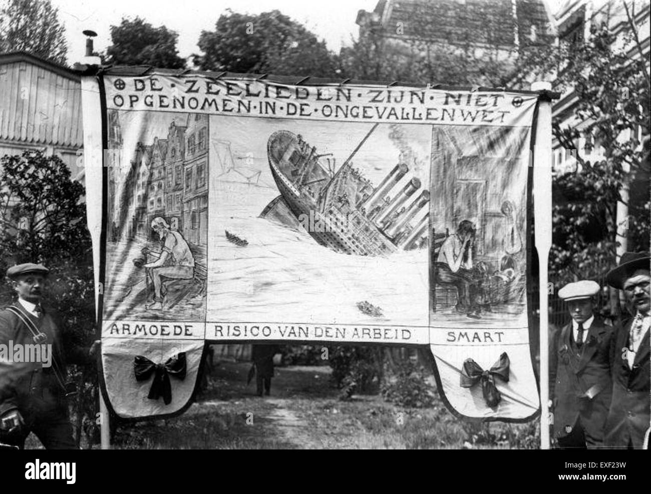 International solidarity protest Black and White Stock Photos & Images ...