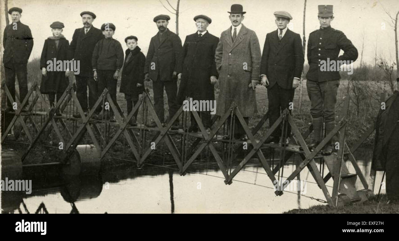 A folding bridge designed for emergencies, known as the Harmonicabrug ...