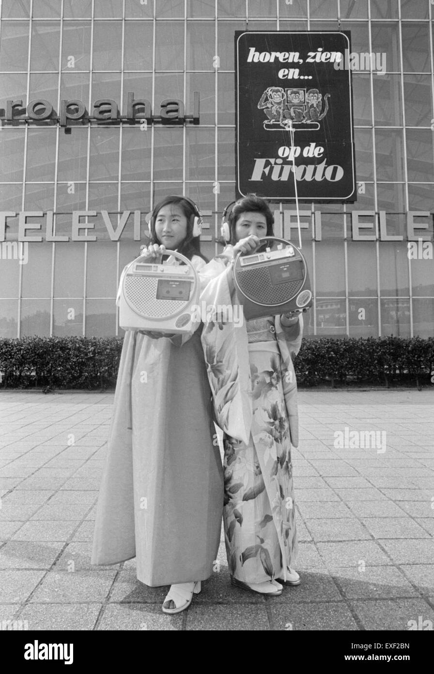 Popular girls Black and White Stock Photos & Images - Alamy