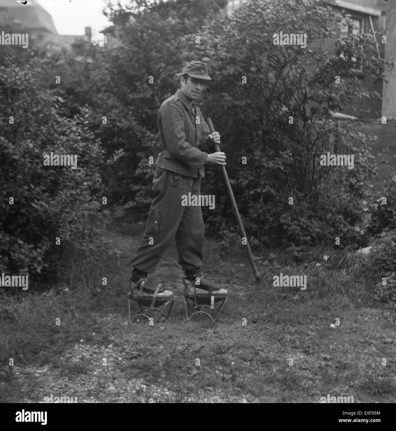 Landmijnen ruimen Clearing landmines Stock Photo - Alamy