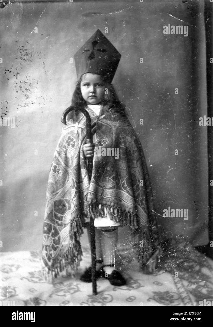 Traditional dutch girl hi-res stock photography and images - Alamy