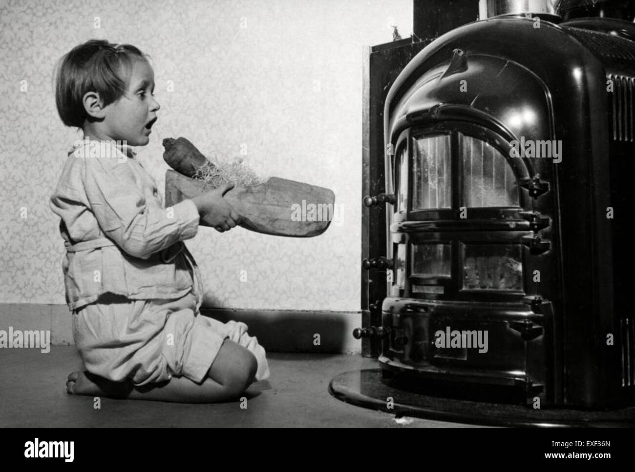 The painting titled 'Meisje Zingt Sinterklaasliedje met Klomp voor de ...