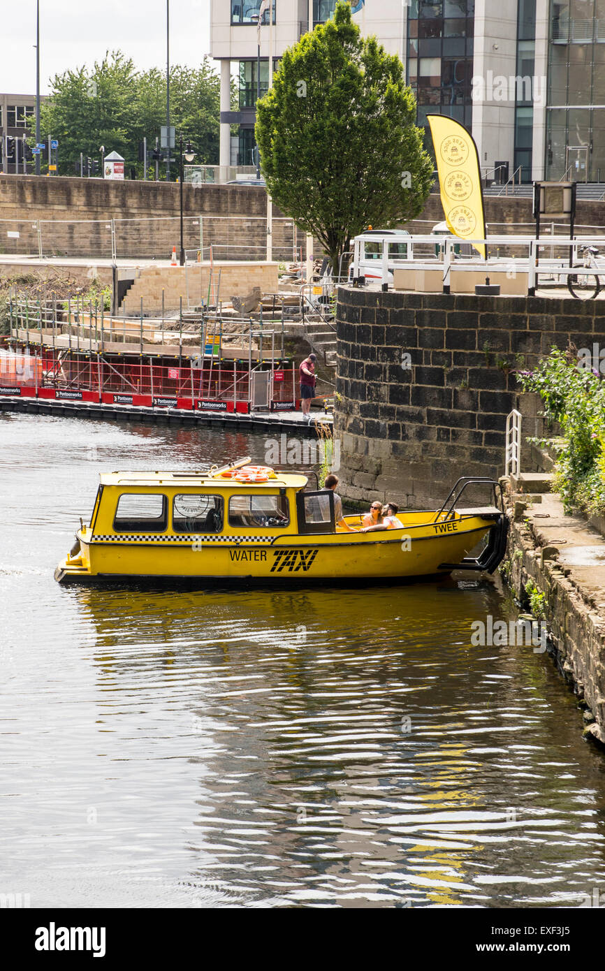 Free Water Taxi in Leeds. Twee and Drie on the River Aire Stock Photo ...
