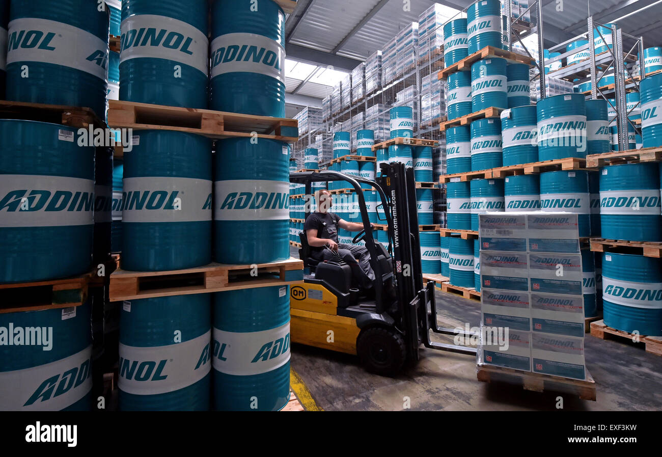 Leuna, Germany. 08th July, 2015. An employee unloads a unit of engine ...