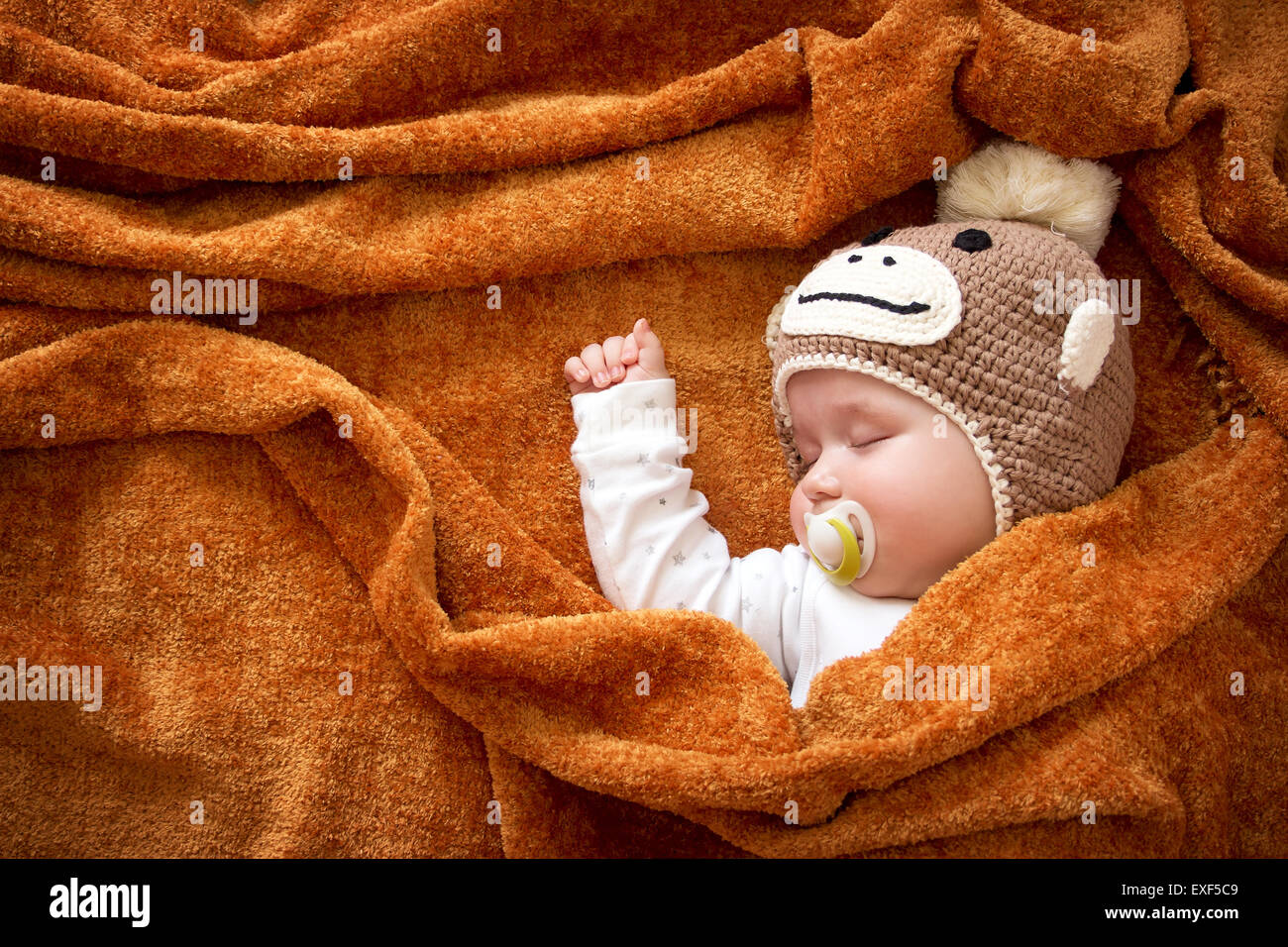 Knitted monkey hi-res stock photography and images - Alamy