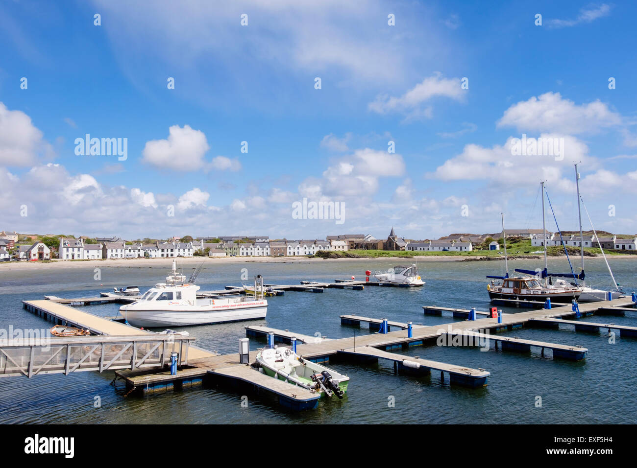 Boat jetties hi-res stock photography and images - Alamy
