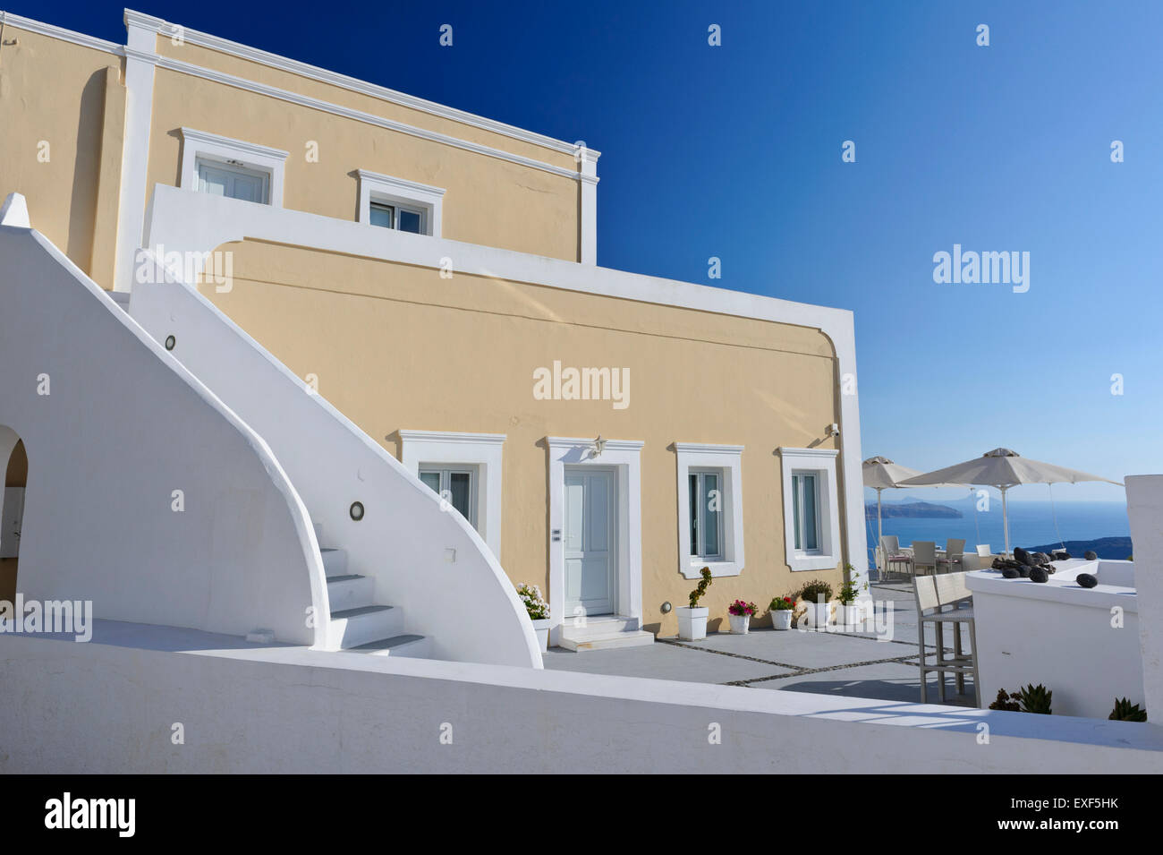Modern greek house hi-res stock photography and images - Alamy