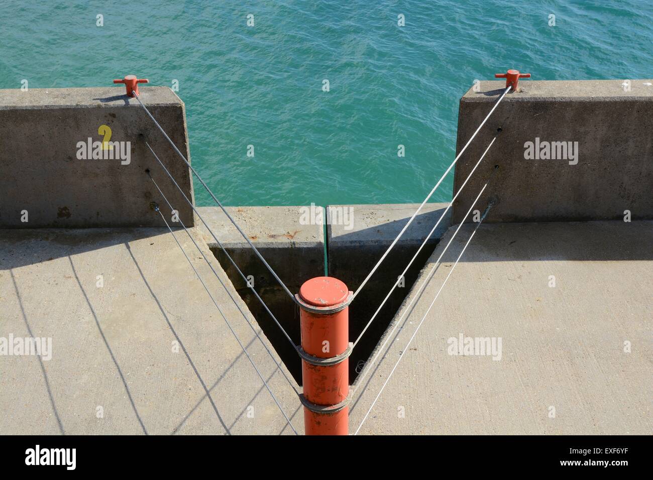 Steel cable fence hi-res stock photography and images - Alamy