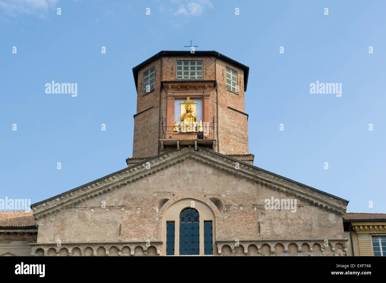 Dome of the Cathedral santa maria assunta at Piazza Prampolini square ...