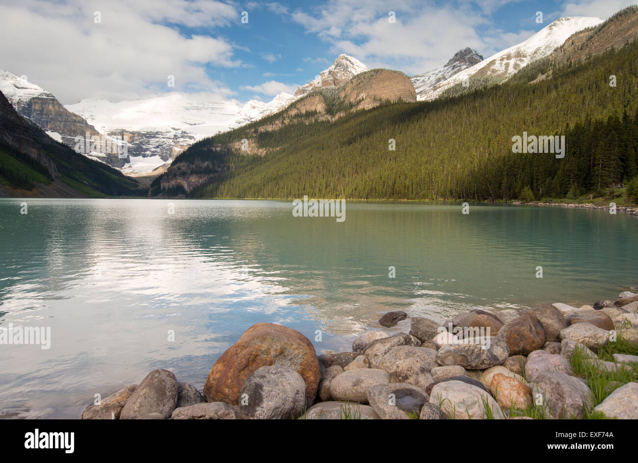 Lake louise alberta hi-res stock photography and images - Alamy