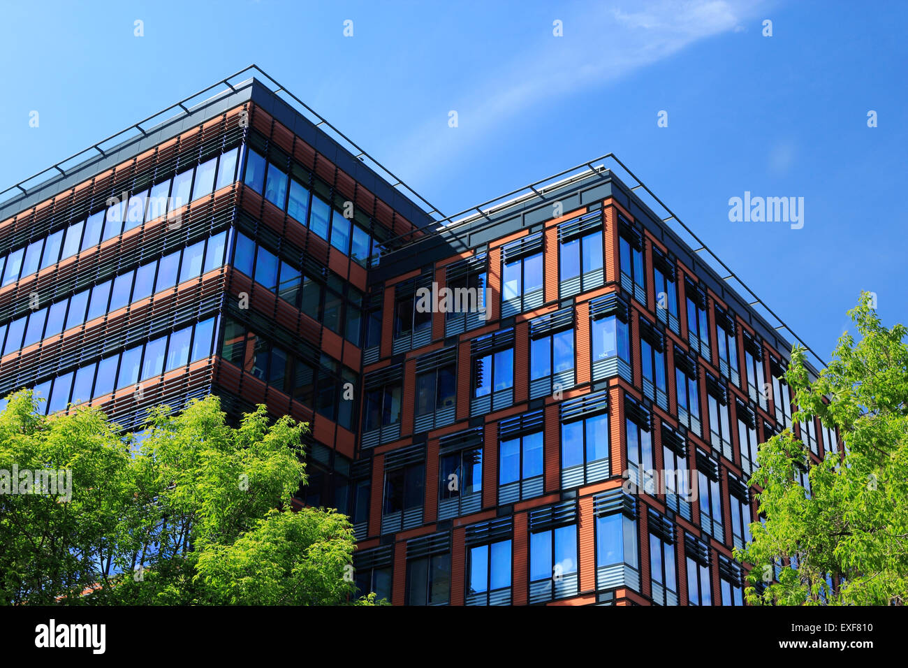 Generic office building glass facade hi-res stock photography and ...