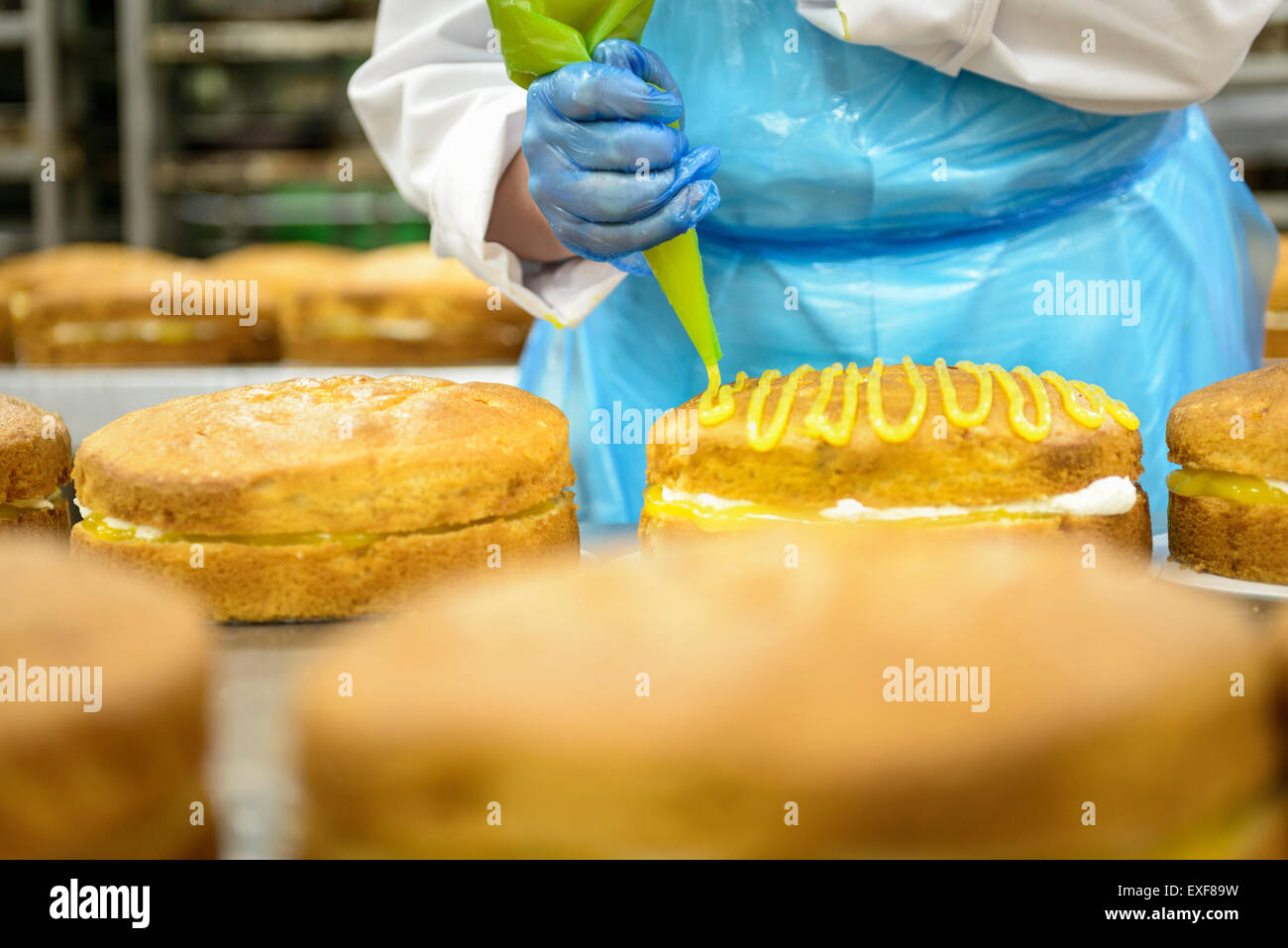 Cake piping bag hi-res stock photography and images - Alamy