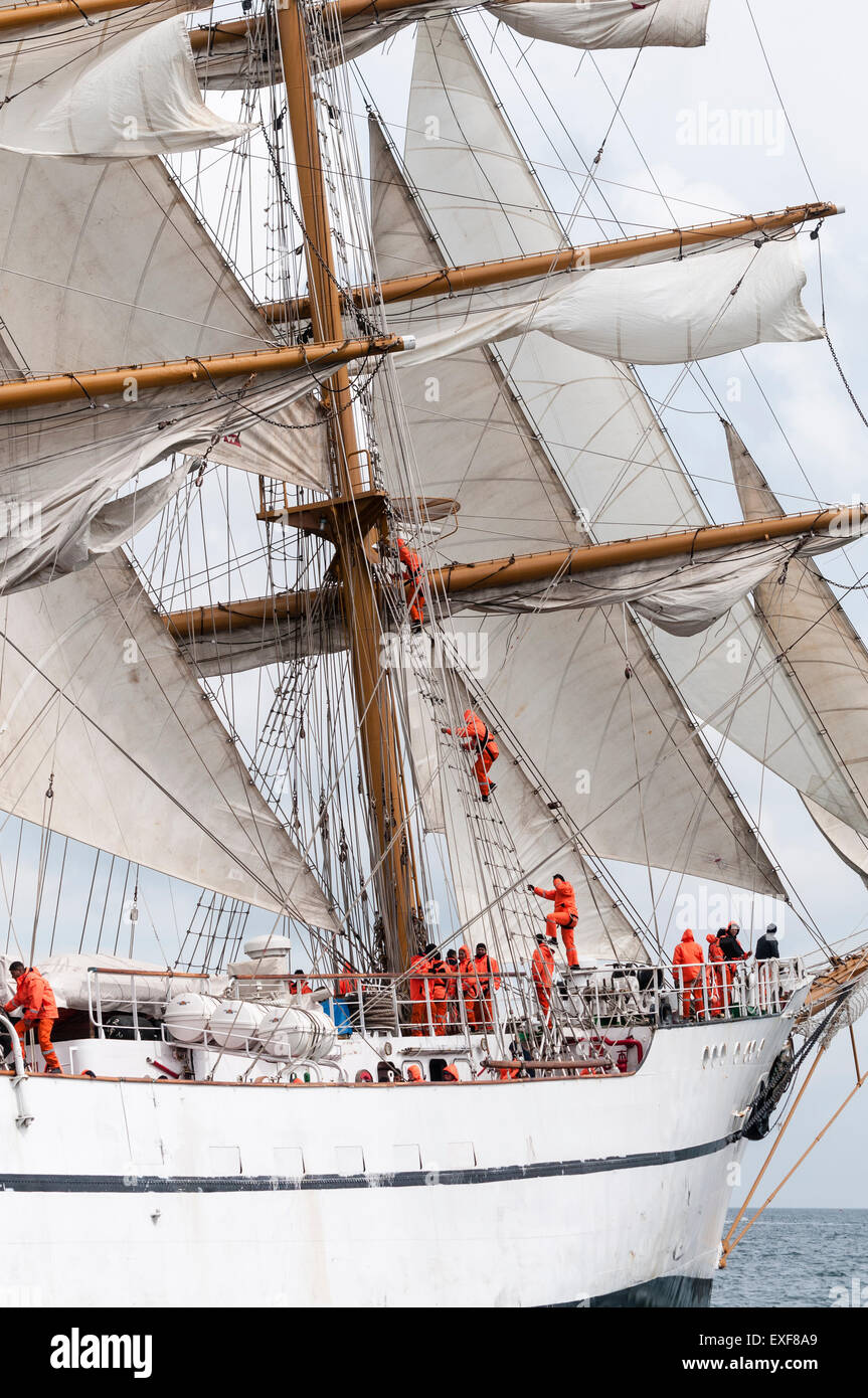 Sailors on board the Ecuadorian tall ship Guayas climb rigging to ...
