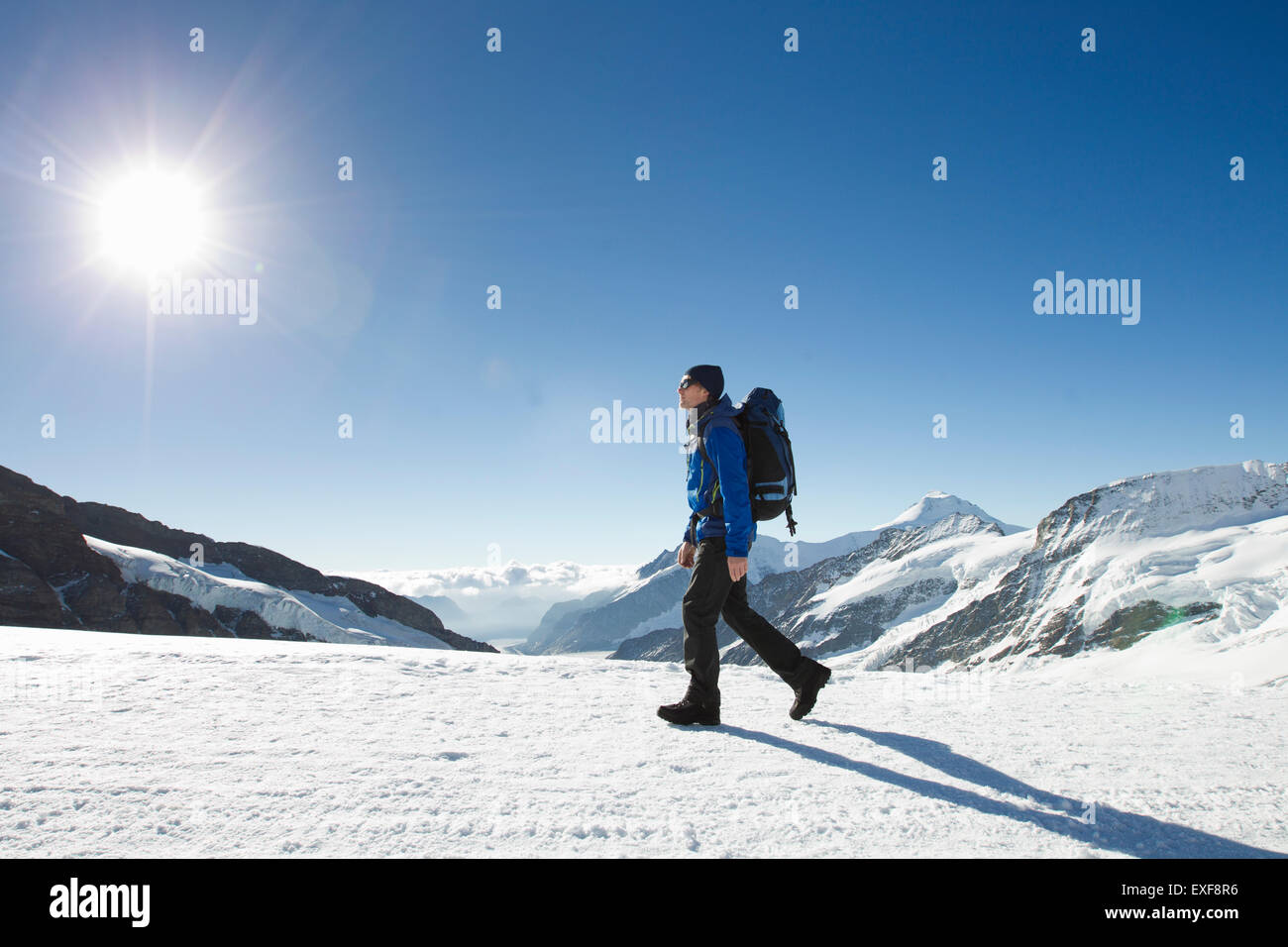 Man hiking in snow covered mountain landscape, Jungfrauchjoch ...