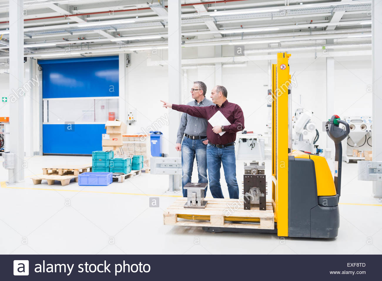 Manager Meeting Factory Worker Stock Photos & Manager Meeting Factory ...