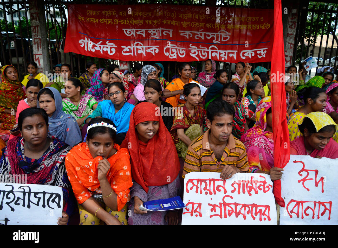 Bangladeshi rmg workers hi-res stock photography and images - Alamy