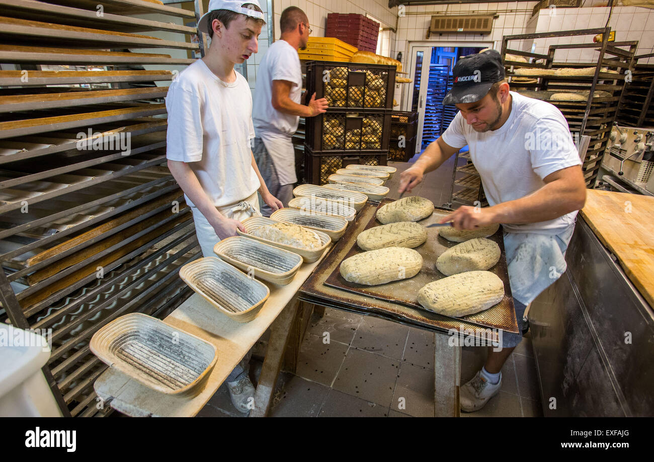Wismar, Germany. 07th July, 2015. Bakers Kevin Hoffmann (L) and Patrick ...