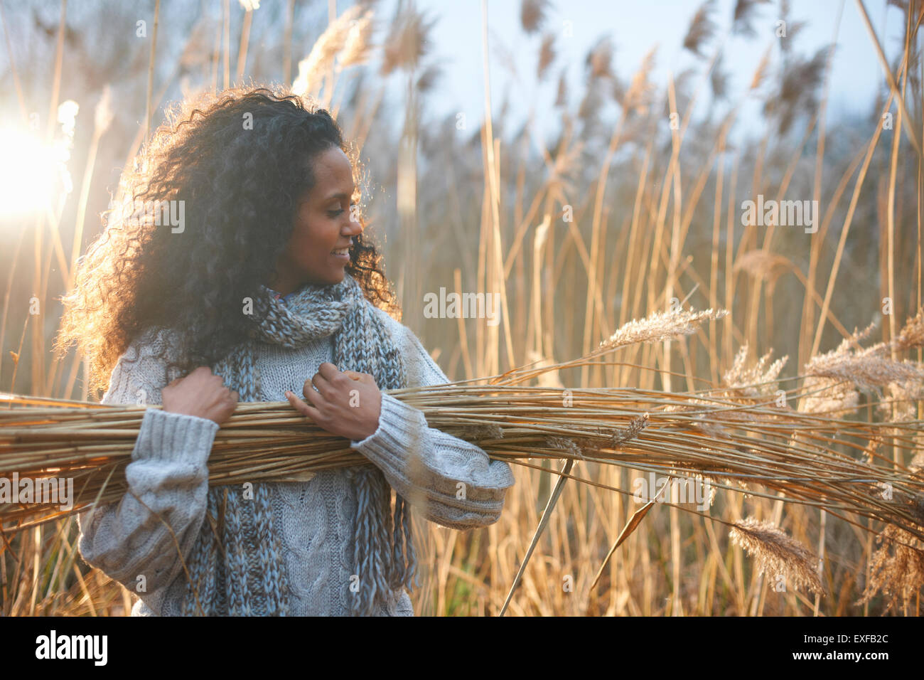 Woman carrying bundle wheat hi-res stock photography and images - Alamy