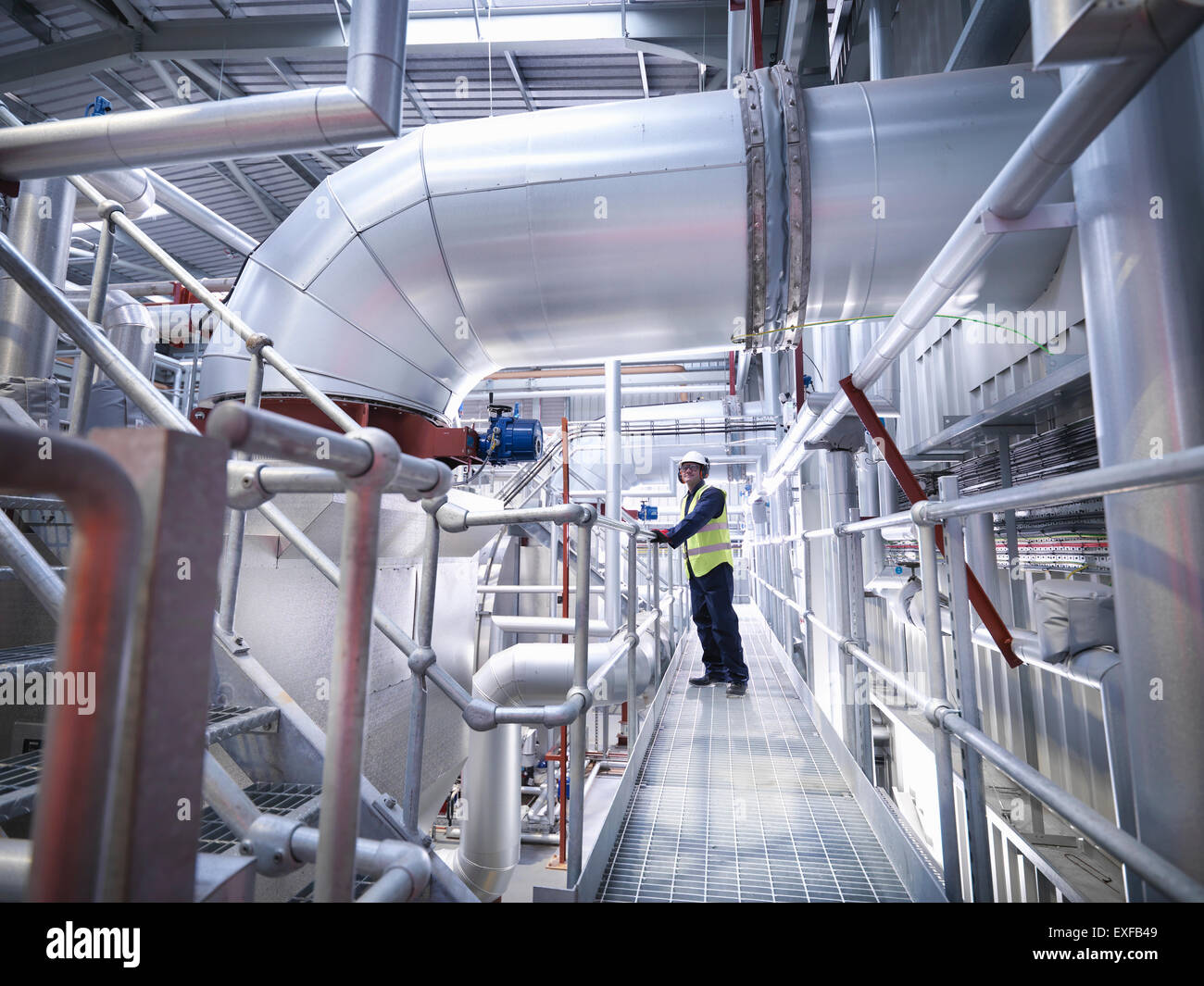 Industrial steel walkway hi-res stock photography and images - Alamy