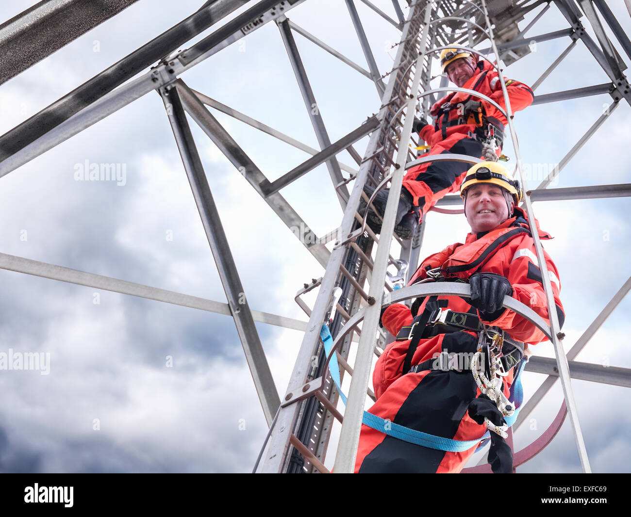 Teamwork climbing hi-res stock photography and images - Alamy