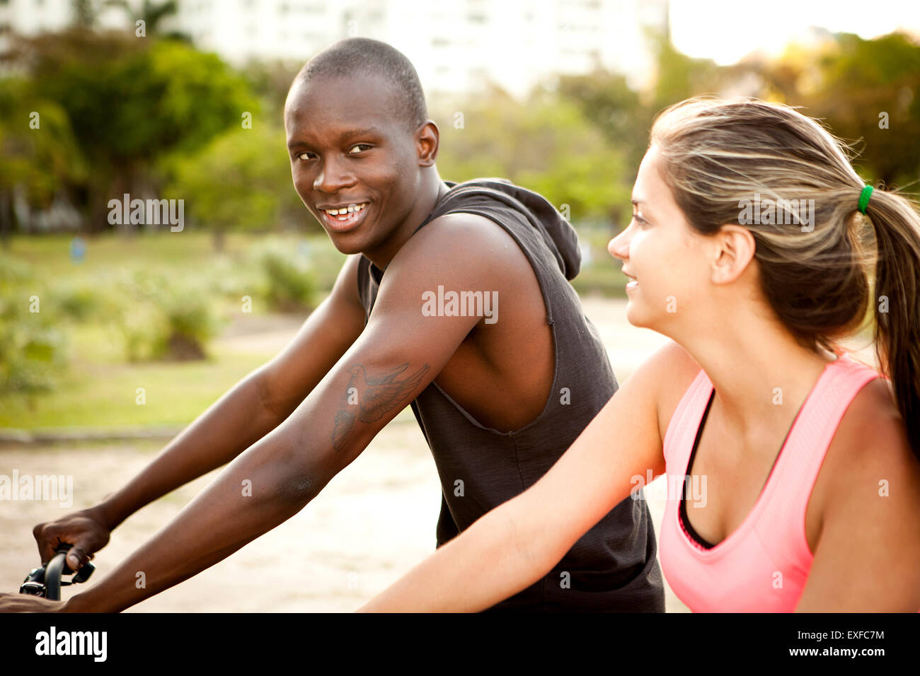 Couple cycle park hi-res stock photography and images - Alamy