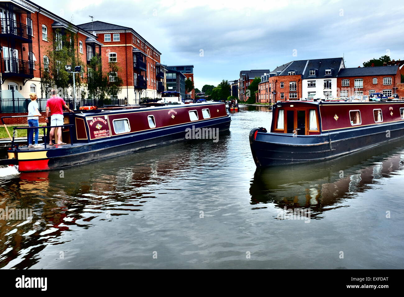 Barges and narrow boats hi-res stock photography and images - Alamy
