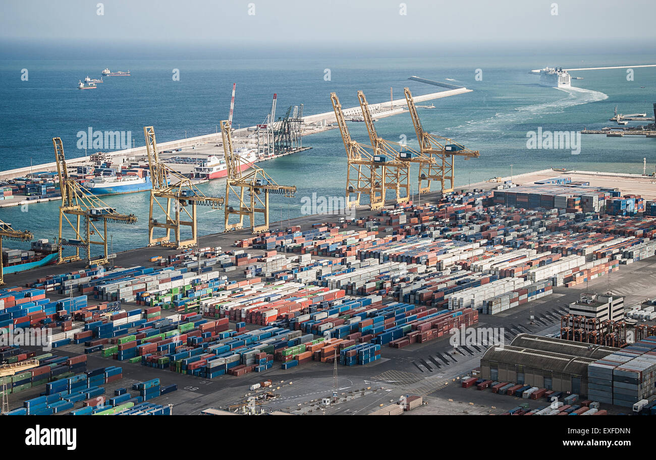 Shipping docks hi-res stock photography and images - Alamy