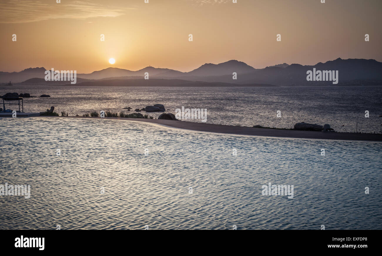Infinity pools hi-res stock photography and images - Alamy