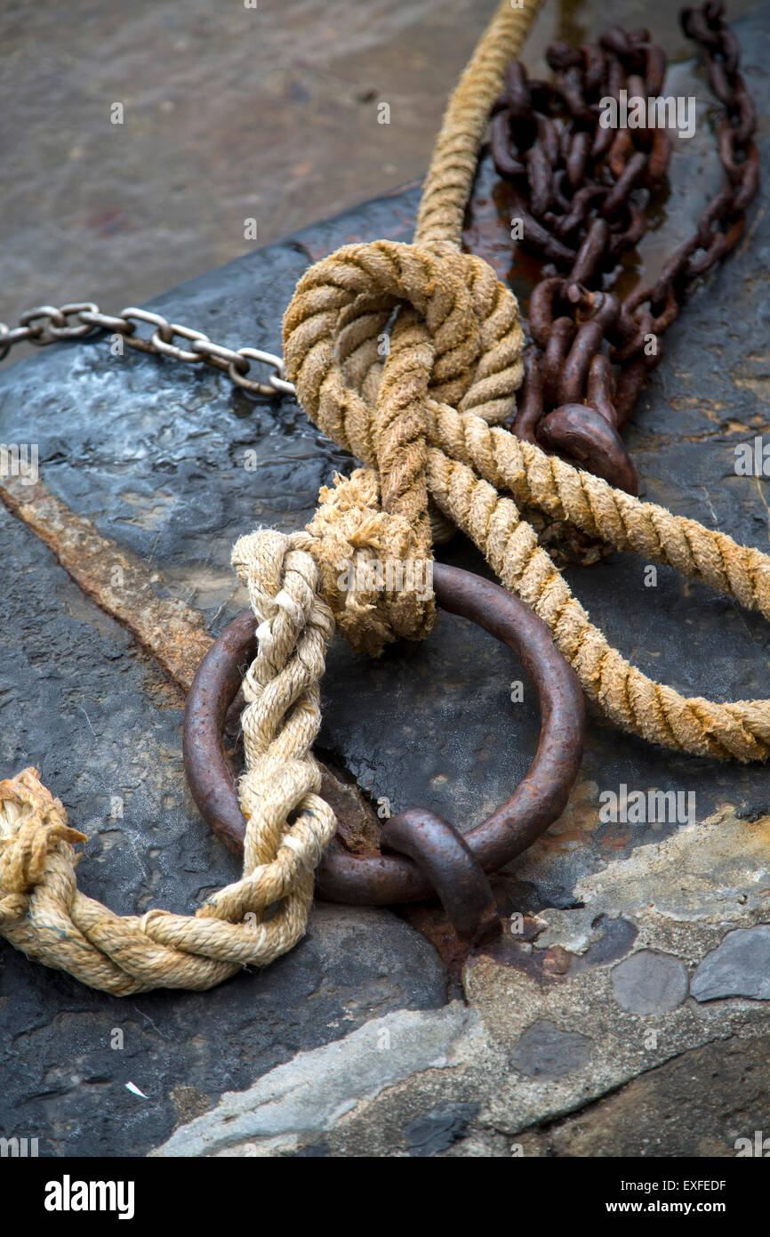 Secure rope hi-res stock photography and images - Alamy