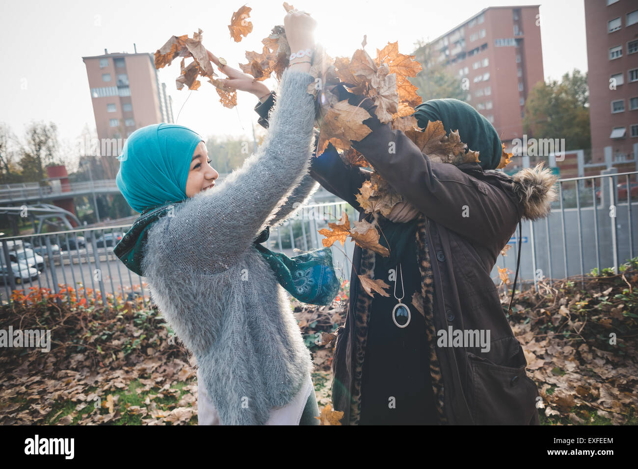 Women fighting hi-res stock photography and images - Alamy