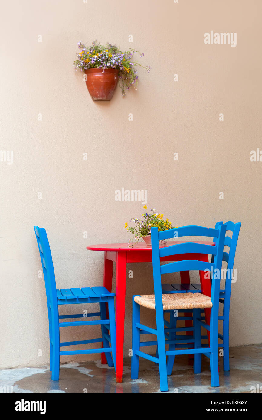 Cafe style table and chairs hi-res stock photography and images - Alamy