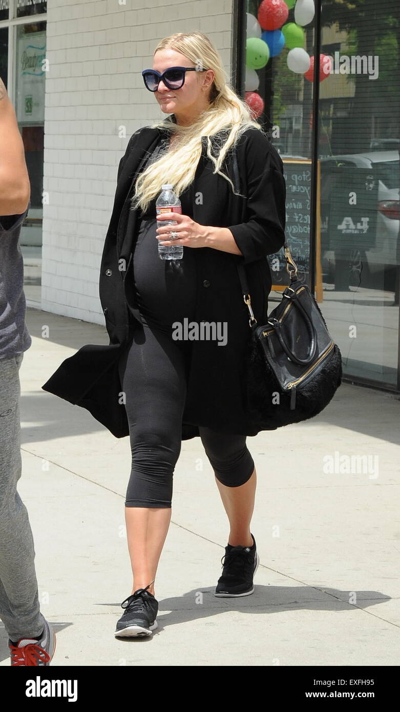 A heavily pregnant Ashlee Simpson leaves the gym in Studio City with ...