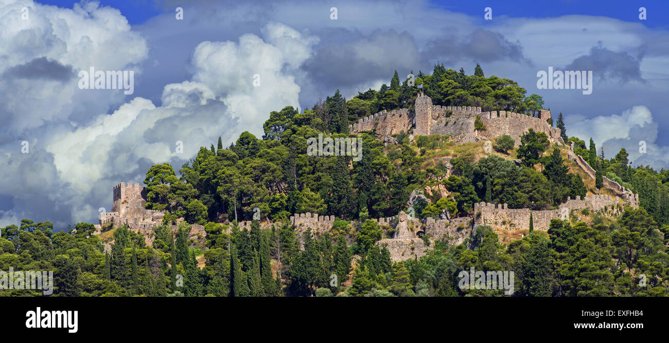 Wall medieval embrasures hi-res stock photography and images - Alamy