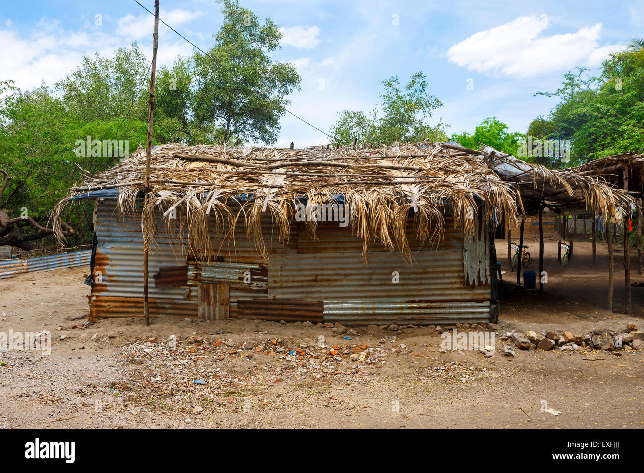 Tropical straw roof hut hi-res stock photography and images - Alamy