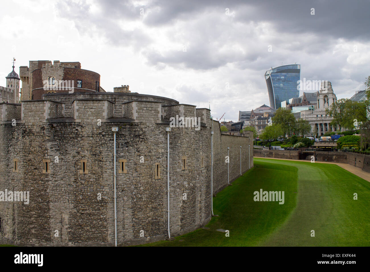 Tower of London, viewed from Tower Hill underground station Stock Photo ...