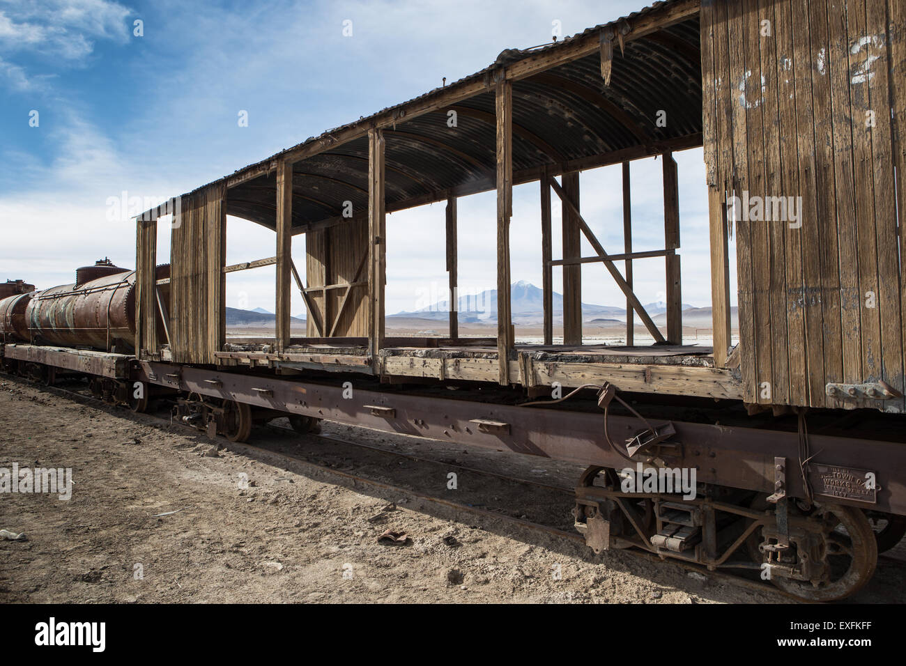 broken train in uyuni Stock Photo - Alamy