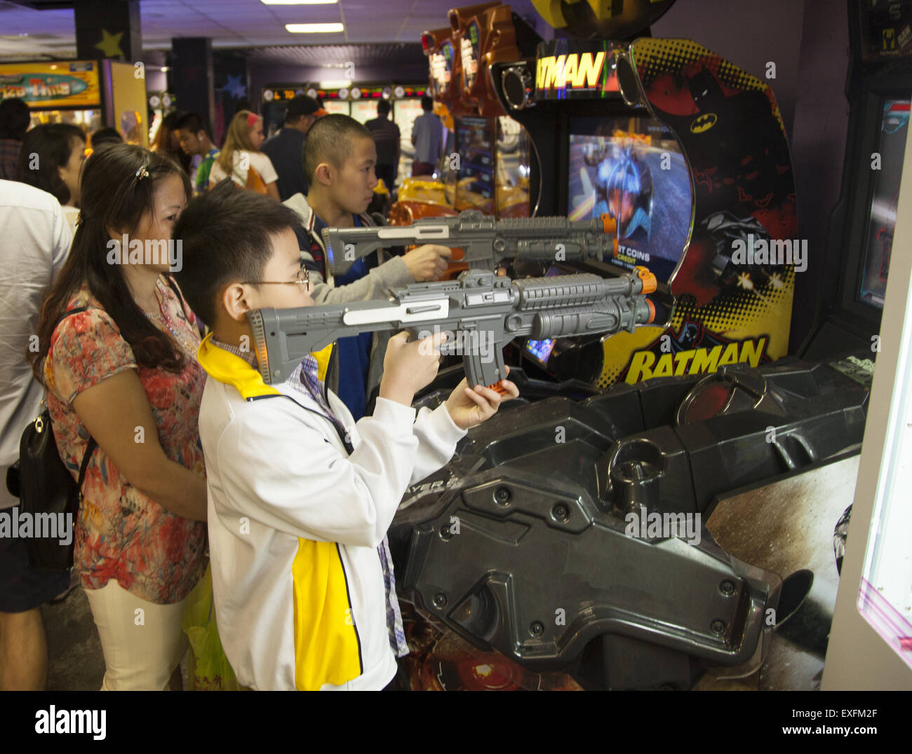 Chinese games arcade hi-res stock photography and images - Alamy