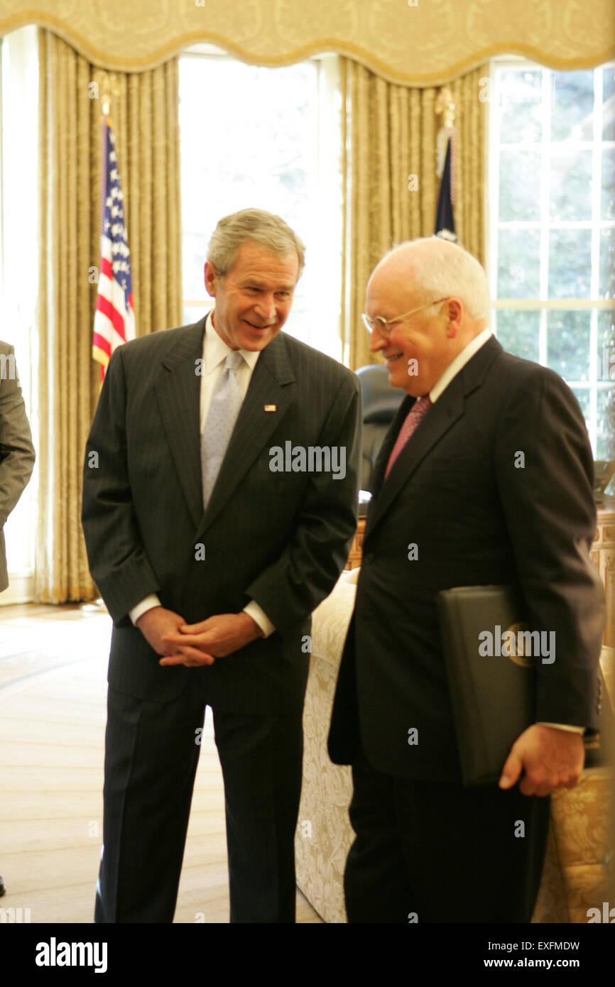 President Bush and Vice President Cheney in the Oval Office Stock Photo ...