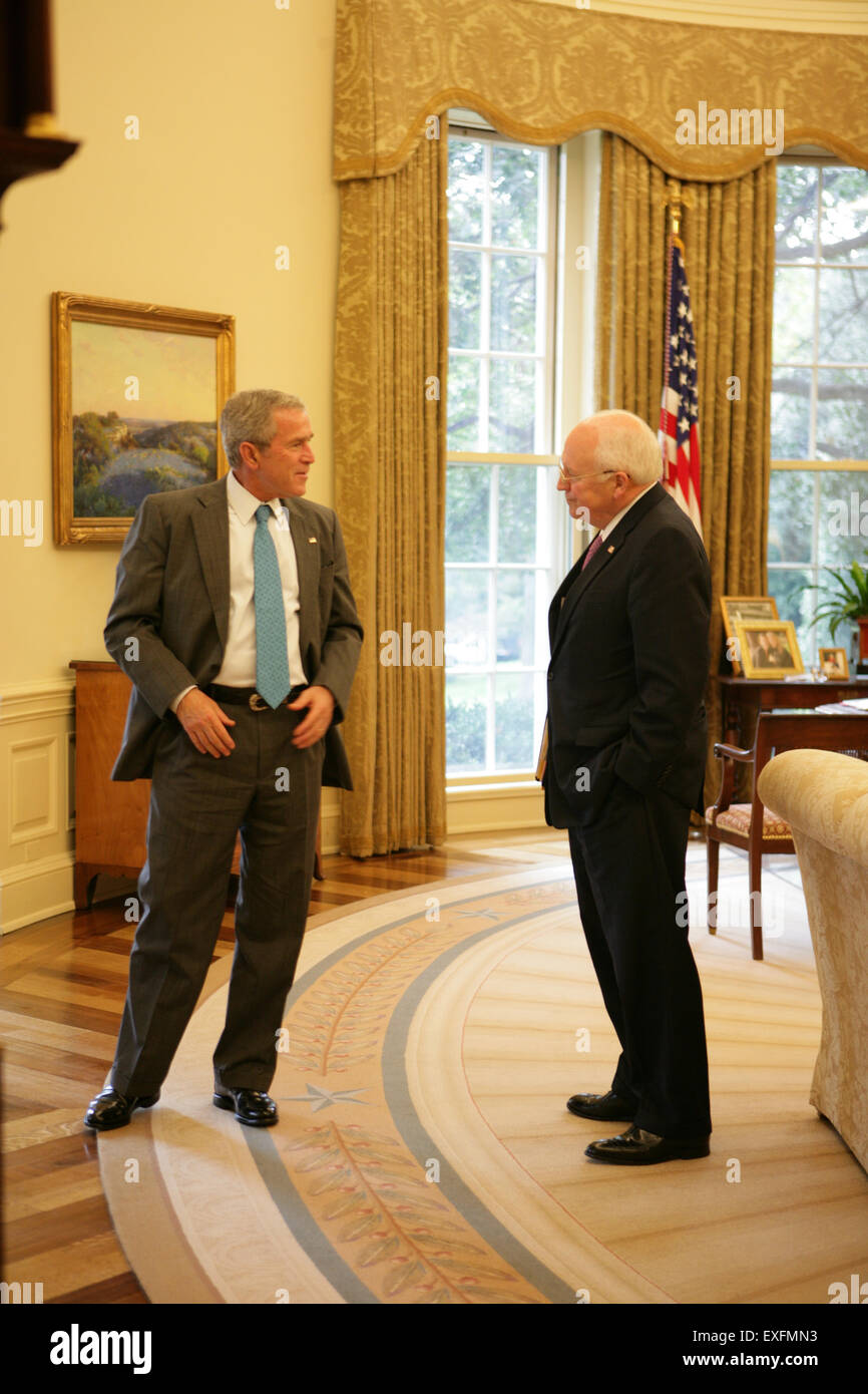President Bush and Vice President Cheney in the Oval Office Stock Photo ...