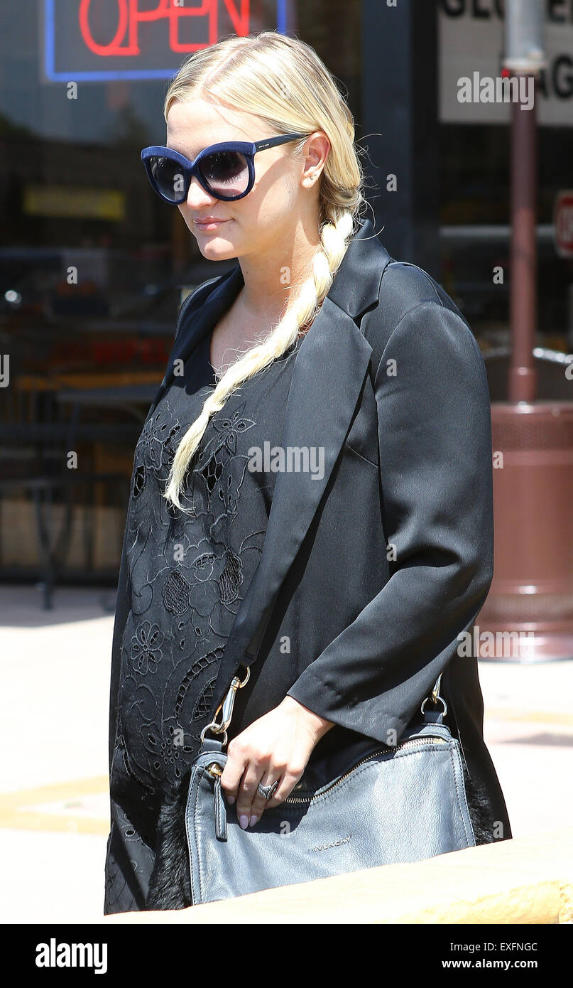 Ashlee Simpson and Evan Ross leaving a sushi restaurant in Sherman Oaks ...