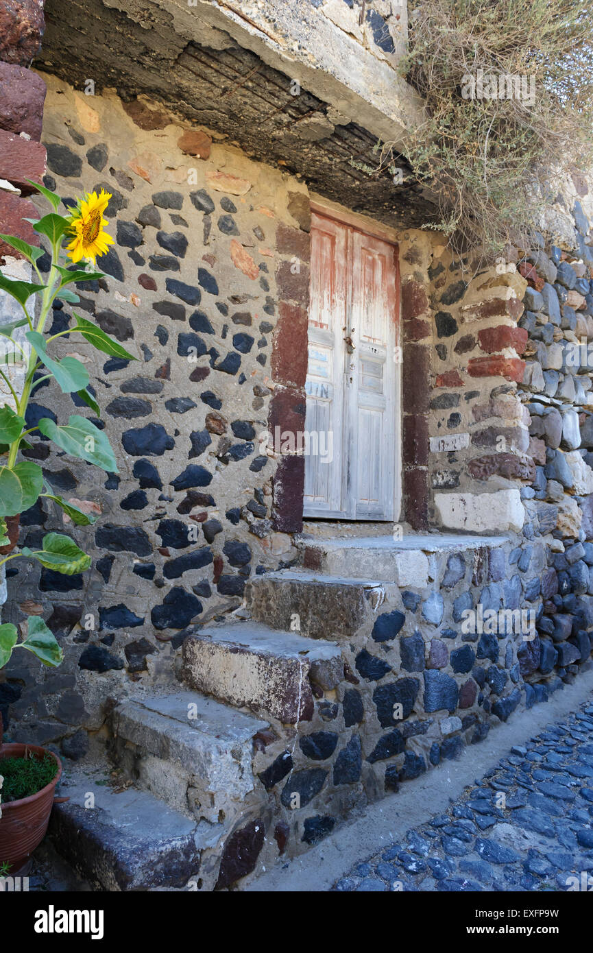 A stone house with steps, Santorini, Greece Stock Photo - Alamy